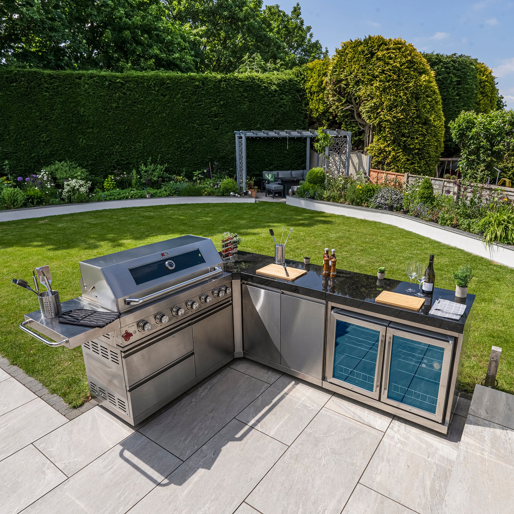 Discover the Latest Outdoor Kitchen Trends - Garden Trends